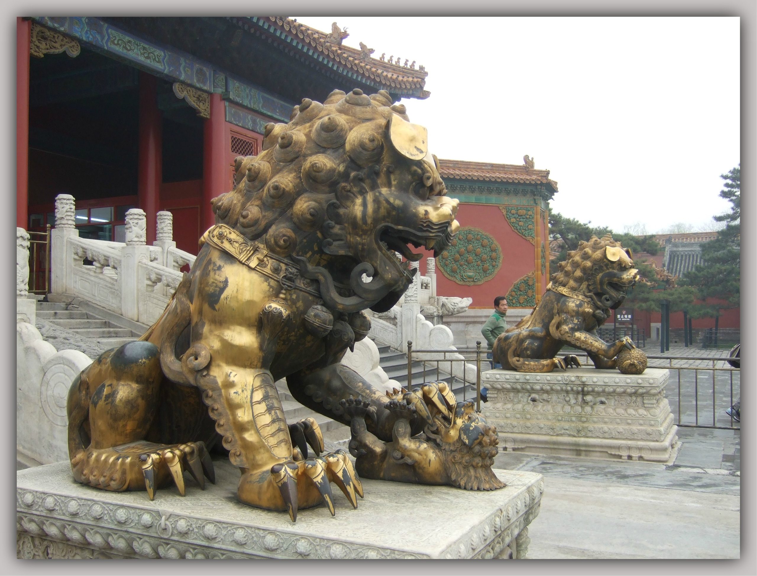 Los leones de Fu en las macetas de bonsái - Laos Garden Blog